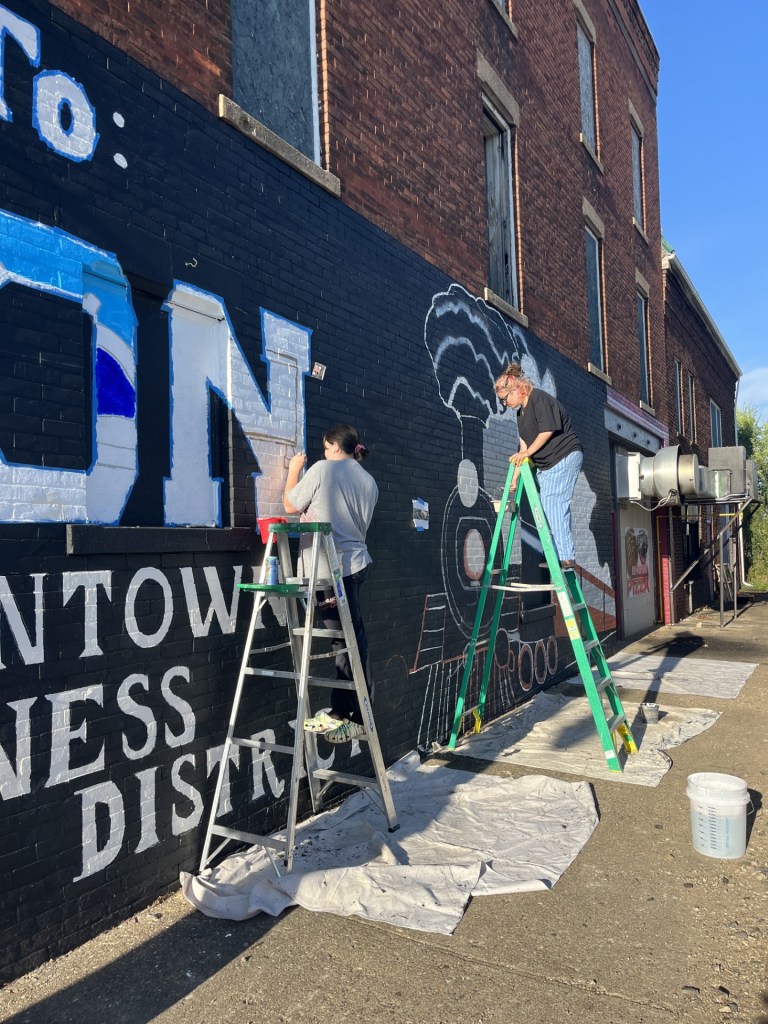 Albion College Art Students Bring Downtown to Life with Trackside Mural ...
